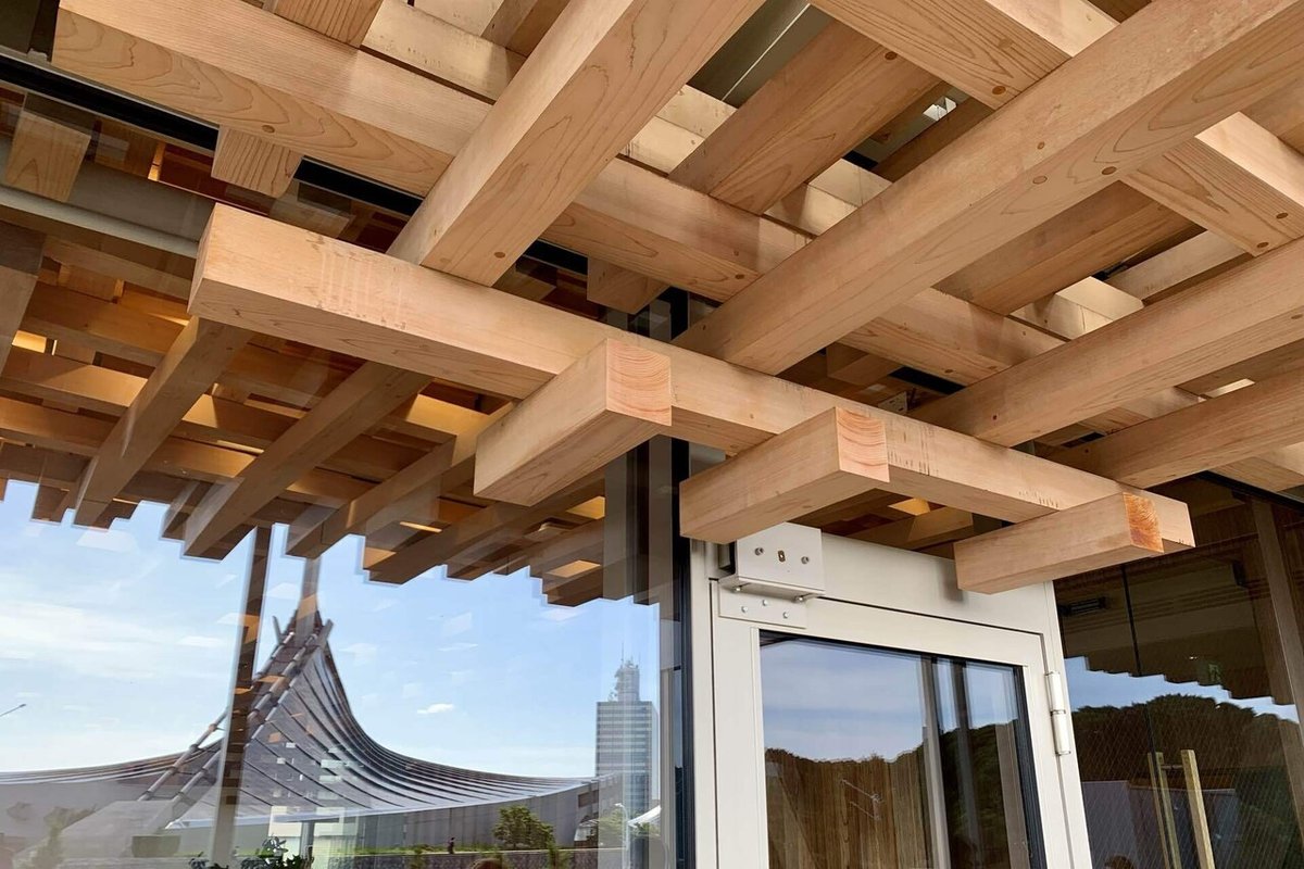 代々木体育館に向けた梁──隈研吾《AEAJ Green Terrace》の裏話｜taki