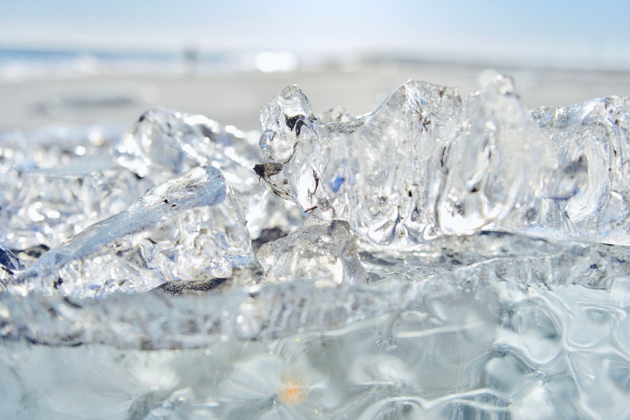 凍てつく海岸で出会った氷たち｜scoop kawamura