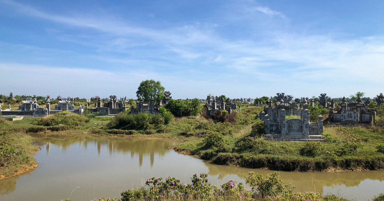 【墓紀行】ハス池に浮かぶ島【フエ、ベトナム】｜Atsuya SUZUKI