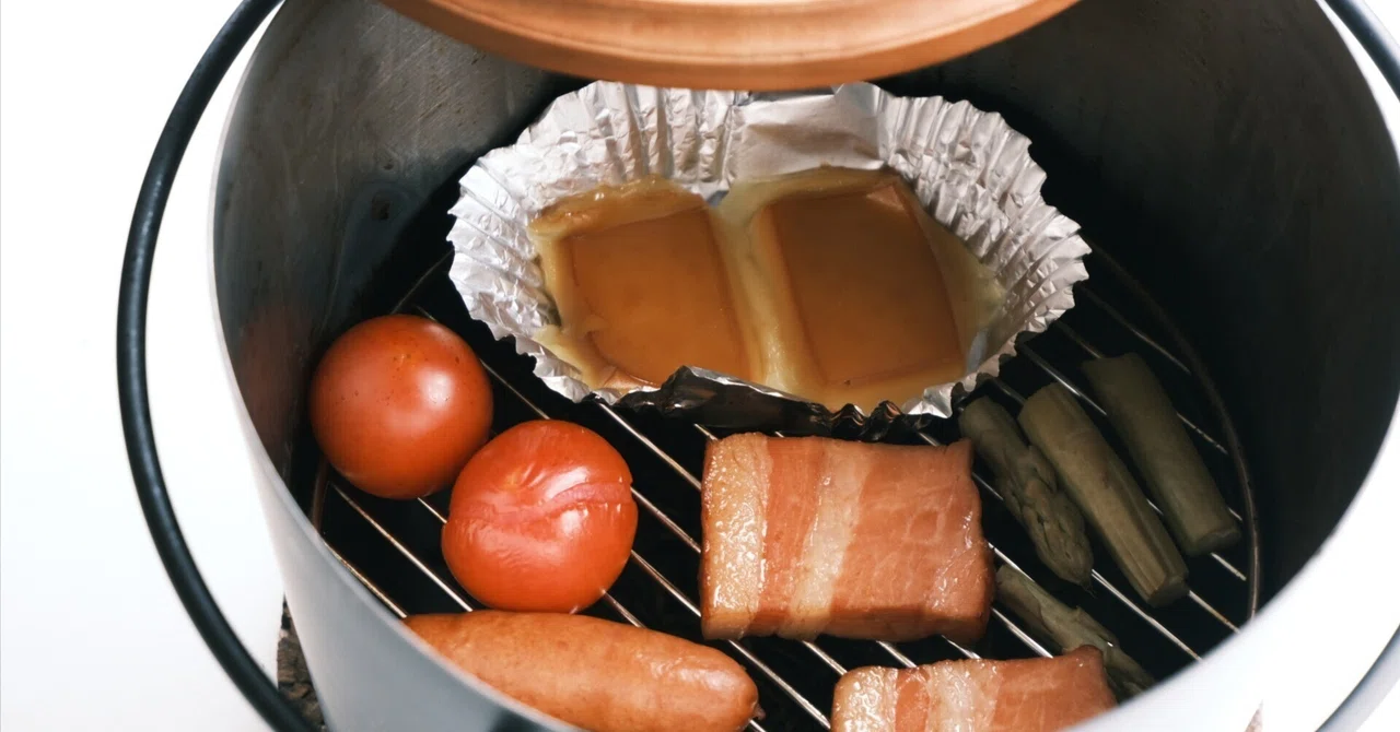 食卓が、特別な空間に変わる。higureの燻製器で始める、簡単・豊かな暮らし。｜手造り家具の金鱗