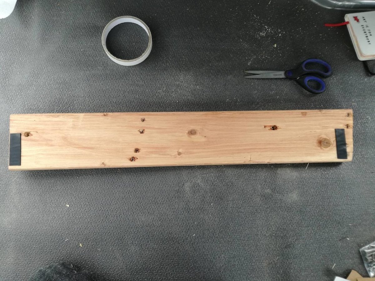 車内に本棚と可動式テーブルを作る方法｜かな はしもと