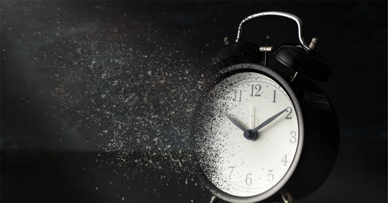What time is it now!? Well, let's see, about 9 o'clock...?? [Essay]｜はるか
