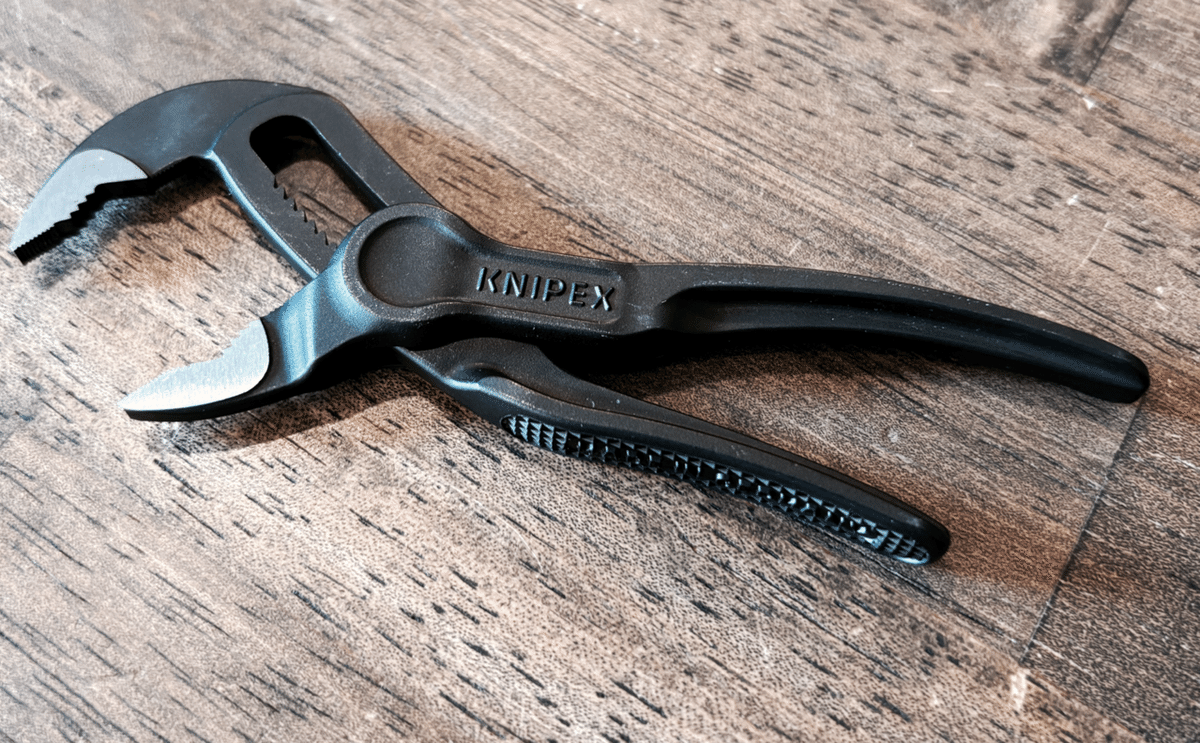 【ミニツール名品】KNIPEX(クニペックス)のプライヤー、コブラ ミニが手放せない。｜b.s.collect from Tsune