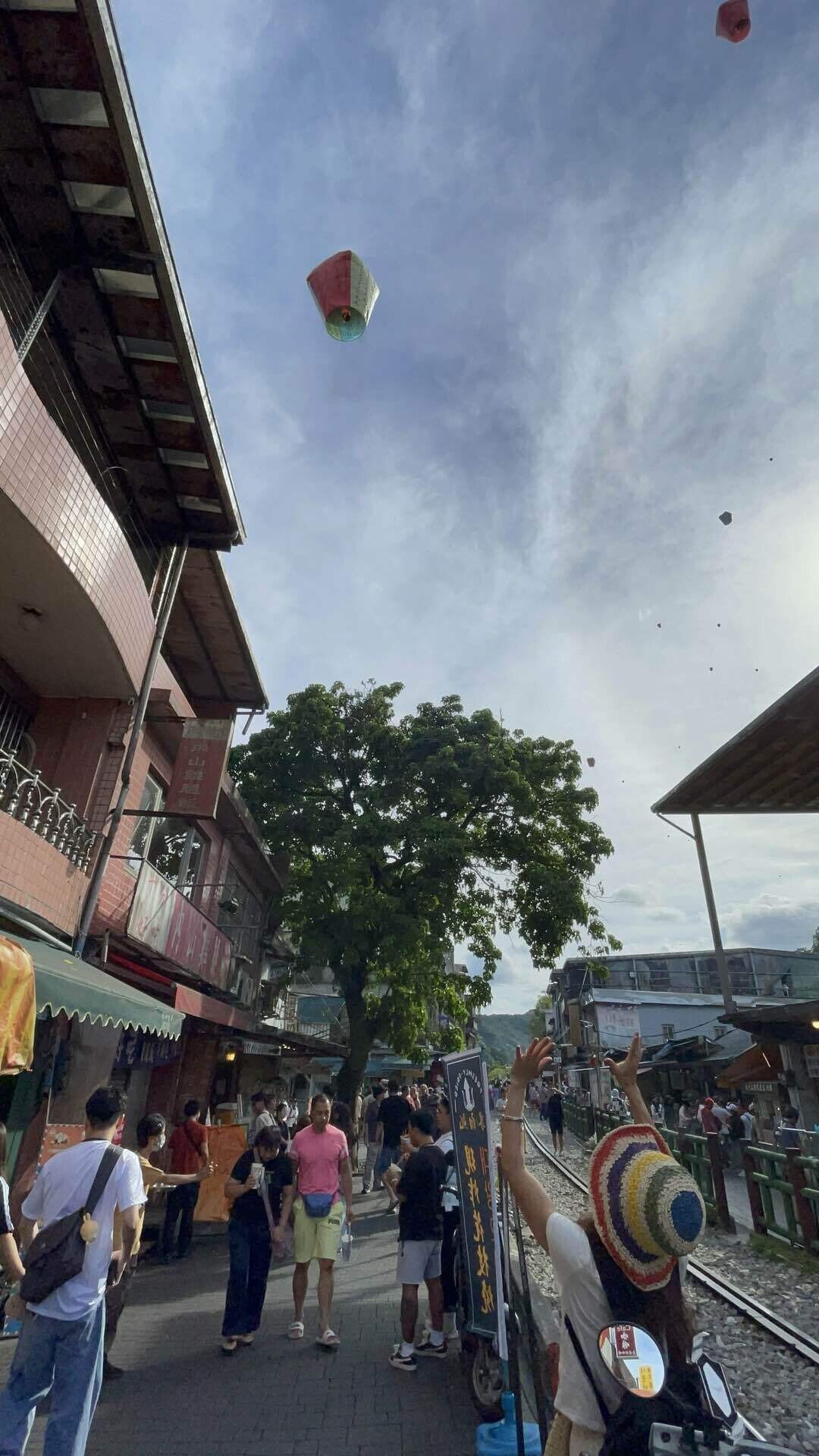 藤井風 - MV聖地巡礼 in 台湾② 十分 【何なんw台湾】 走って祈って笑った日 🇹🇼 Day2｜eri_afterrain