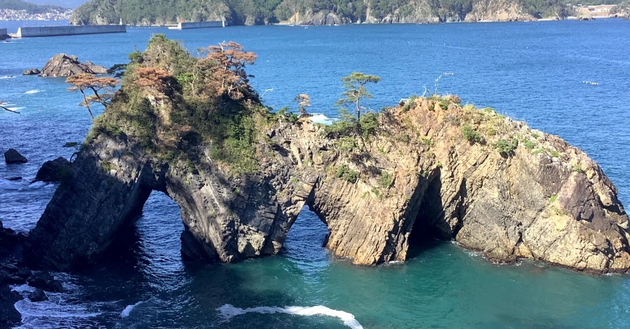 The Song of Goishi Coast's Pebbles: A Land View of Anatooshi-iso and ...