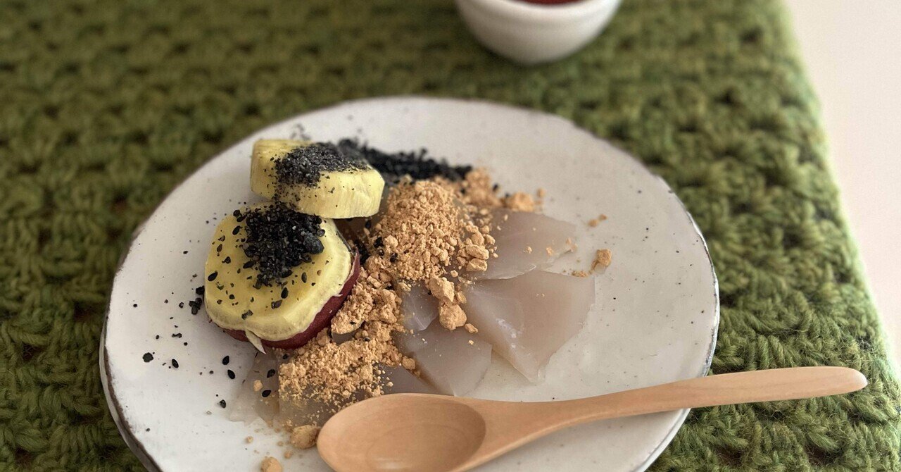 おやつ お肌もよろこぶ、蕎麦湯のくず餅風ゼリー｜kobokobo