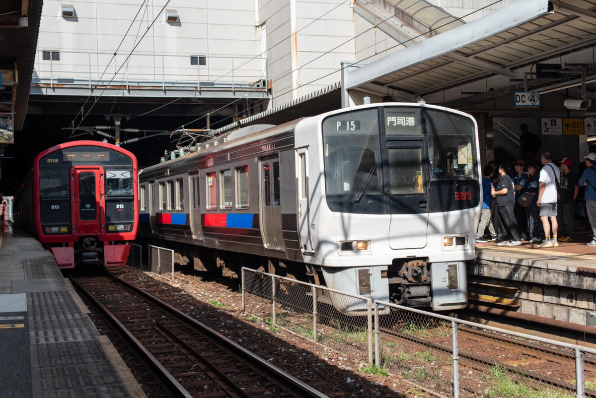 JR九州811系 ― 鋼からアルミへ、時代を駆ける通勤電車｜柏うどん
