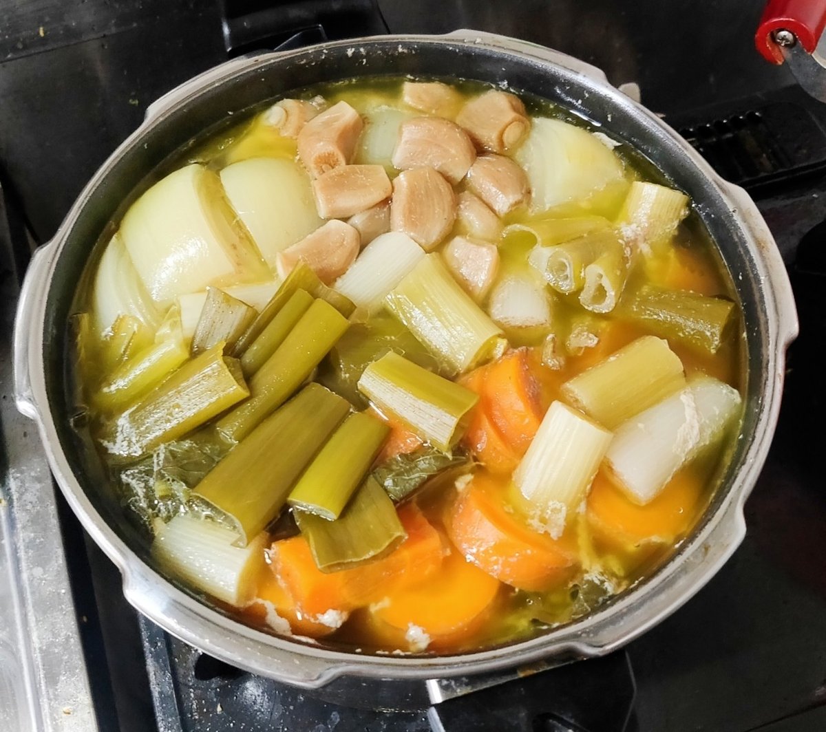 【パレオダイエットレシピ】圧力鍋で作るボーンブロス｜comfat@豆腐メンタル