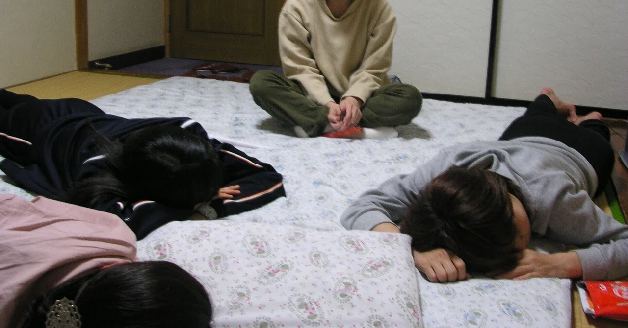 ノリで女子マネにちん凸したら男子部員全員のおちんちん鑑賞会になった｜CHINKOSU