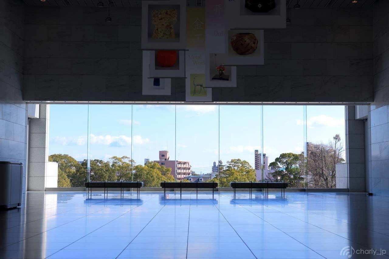 美術館のロビー他｜charly_jp
