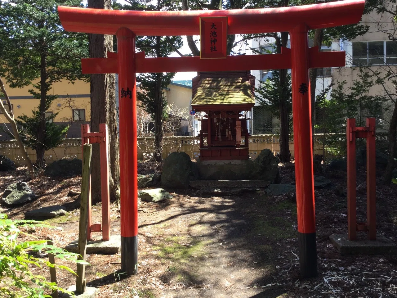十和田市稲荷神社｜もも