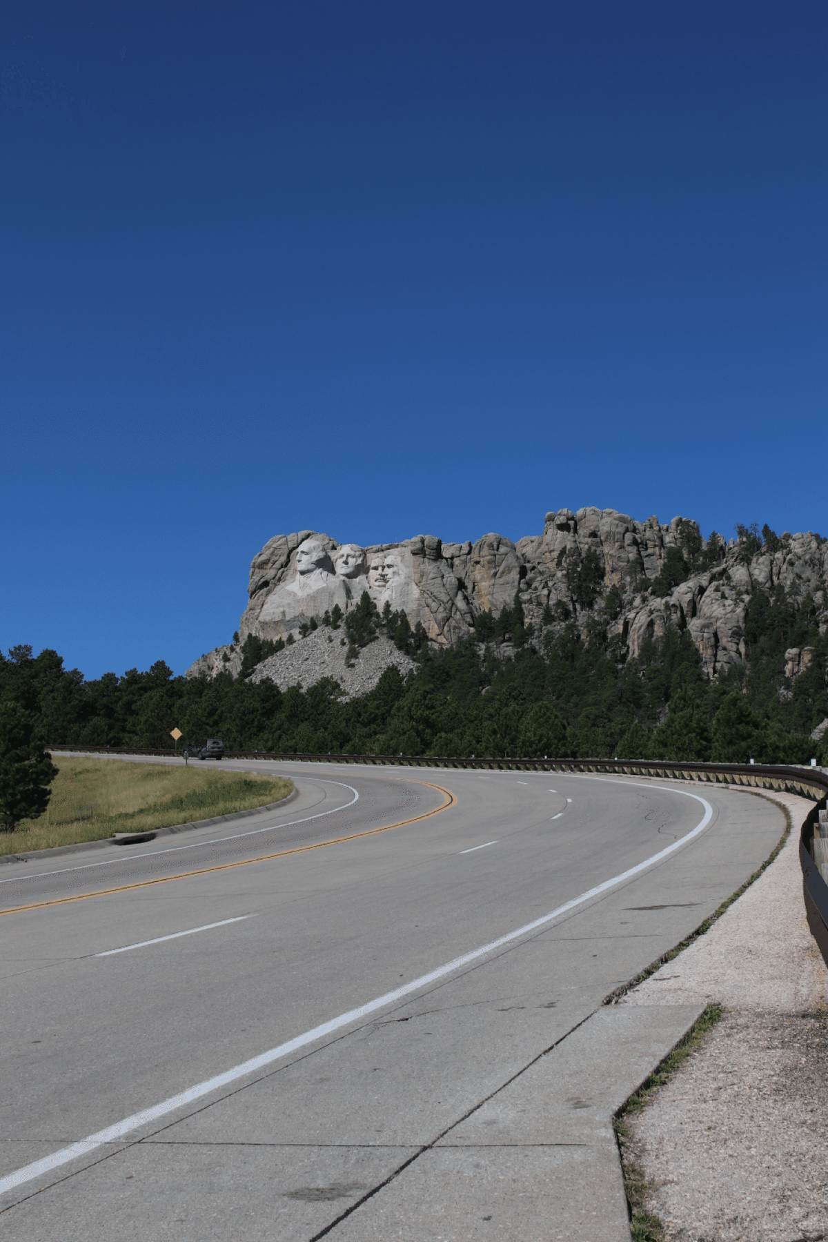 【バッドランズ国立公園&ラシュモア山】命がけのトレイルを諦め、1ドルでプレーリードッグに餌付けした話｜ふちこ| Chicagoぐらし