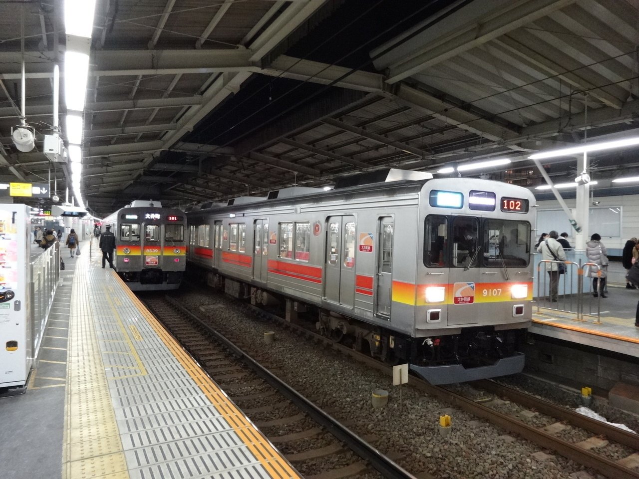 東急電鉄の（ちょっと前までの）電車は四角い｜Gen Sugai