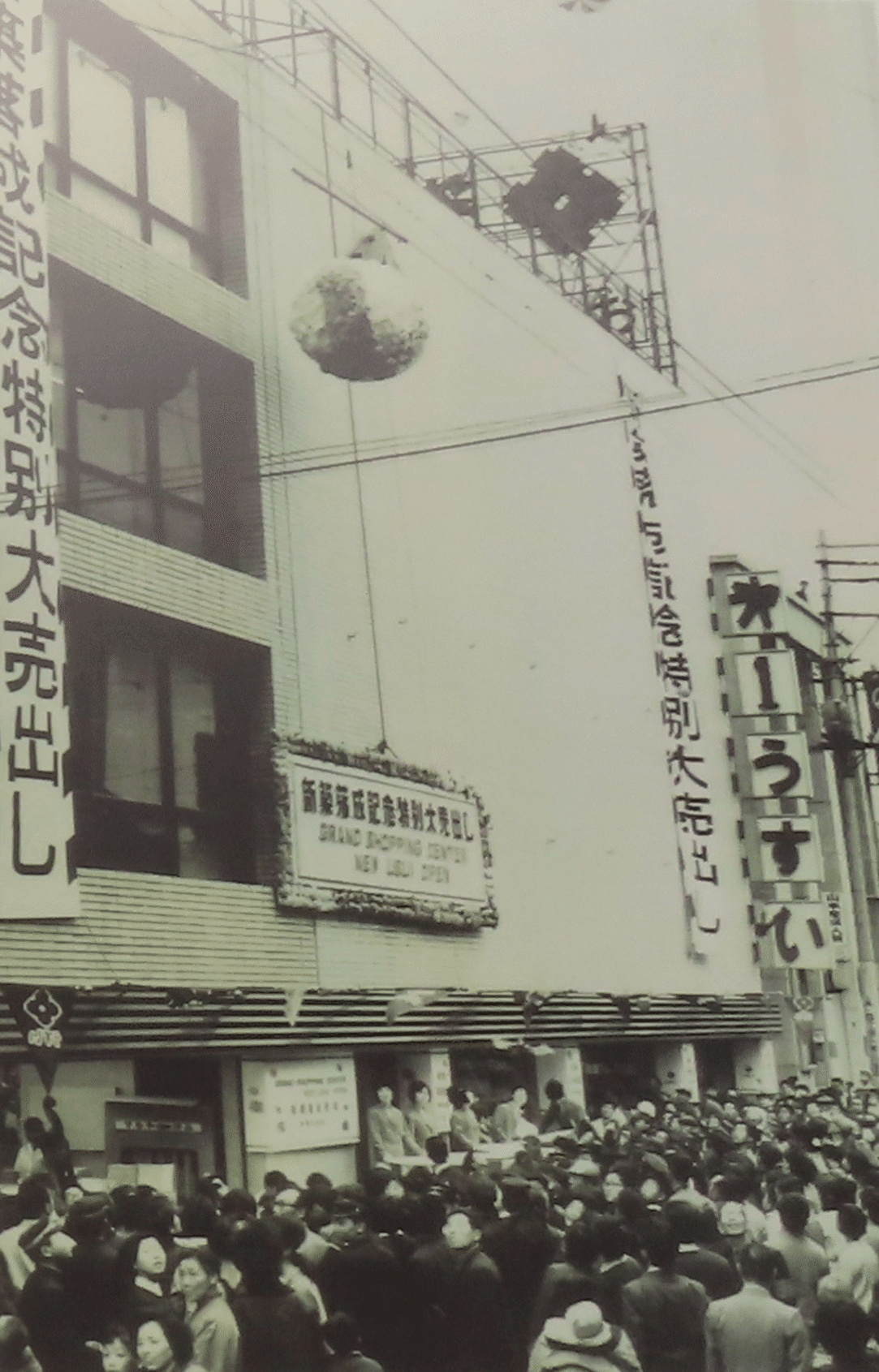 デパート「うすい百貨店」でシャープペンシル、卒業アルバム｜Uchan