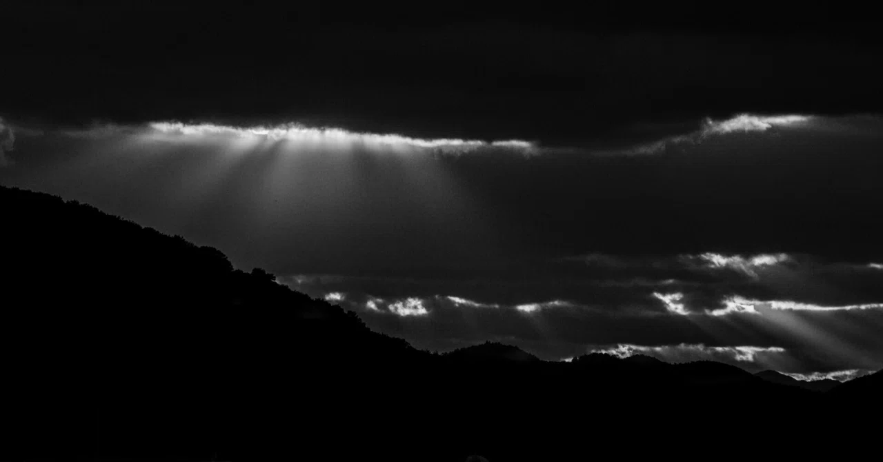Prologue to 2026 — Omen of Light｜qualle_2025