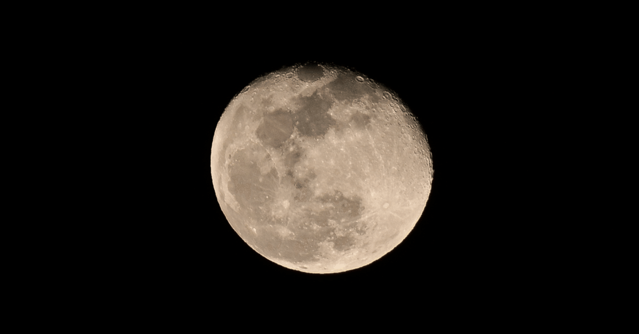 つくばエキスポセンターと新年の月｜saito_hideki