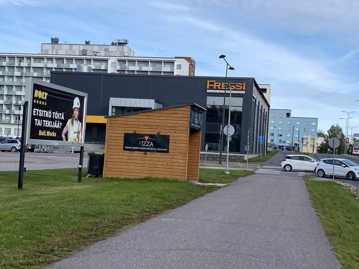 フィンランド発の自動ピザ販売機ブランド「FIZZA（フィッツァ）」 フィンランド語は政党の名前｜mokomokomako