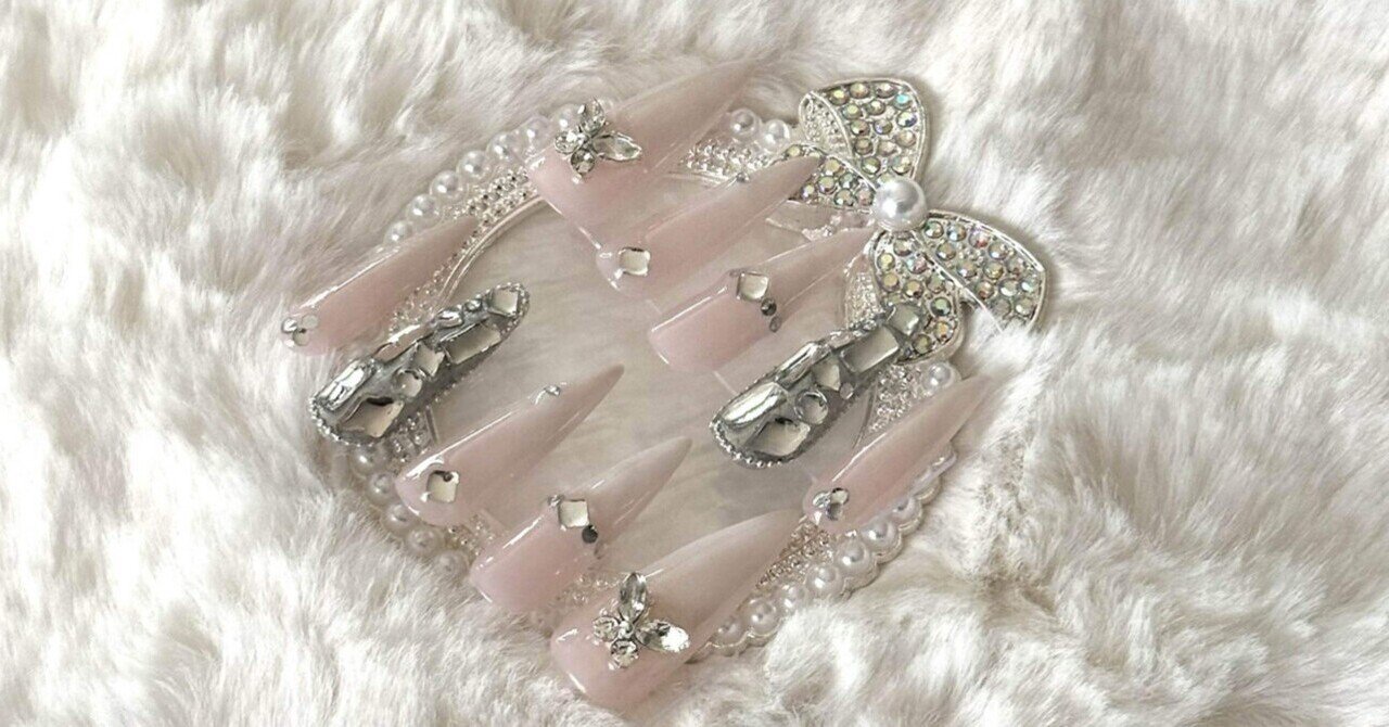 ピンク×シルバーで一瞬垢抜け♡｜Flutter Nail