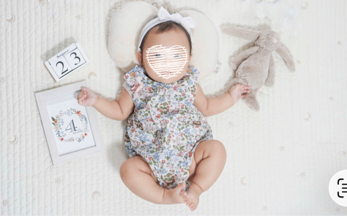 豪華なセットはいりません。リビングを「世界で一つのスタジオ」に変える、1枚の布と光のルール｜Akane/わが子専属フォトグラファー