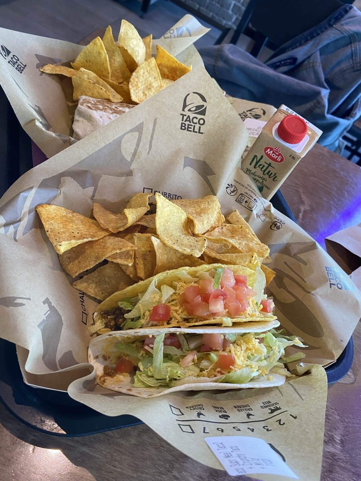 ファーストフード店Taco bellフィンランド語はメニュから｜mokomokomako