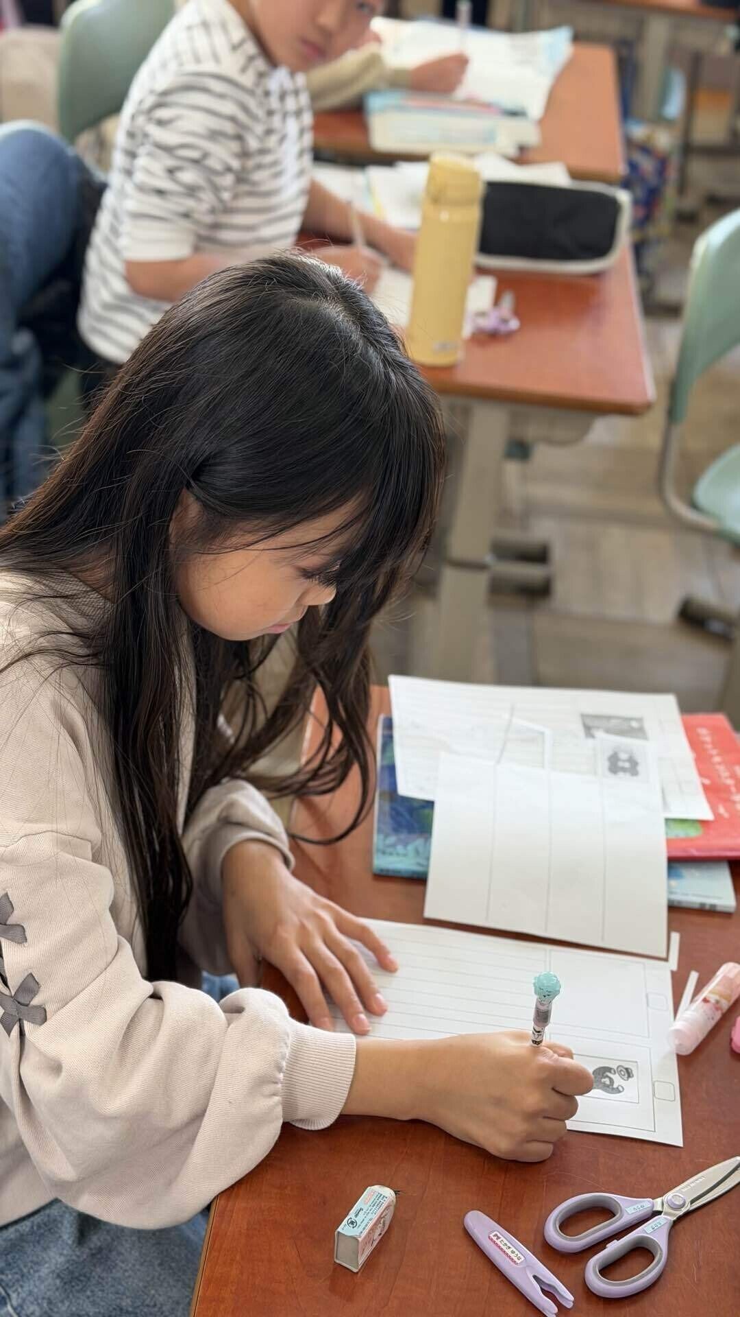 1.15 学校の様子（3年国語、1年図工、4年理科、教職員研修）｜箕面市立中小学校