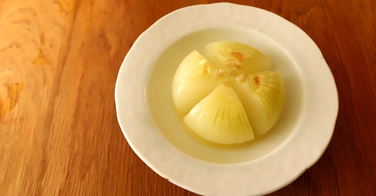 Butter-Braised New Onions｜樋口直哉(TravelingFoodLab.)