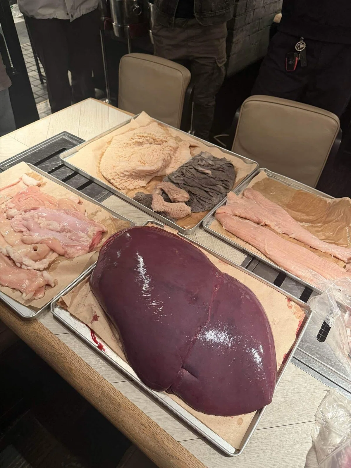 There is usually a 'grill master' at every yakiniku table｜KINTAN ONLINE ...