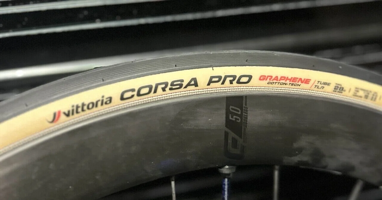 「迷走タイヤ選び」レースなら無敵！VITTORIA CORSA PRO チューブレス インプレッション｜ブレアサイクリング | ザッキー