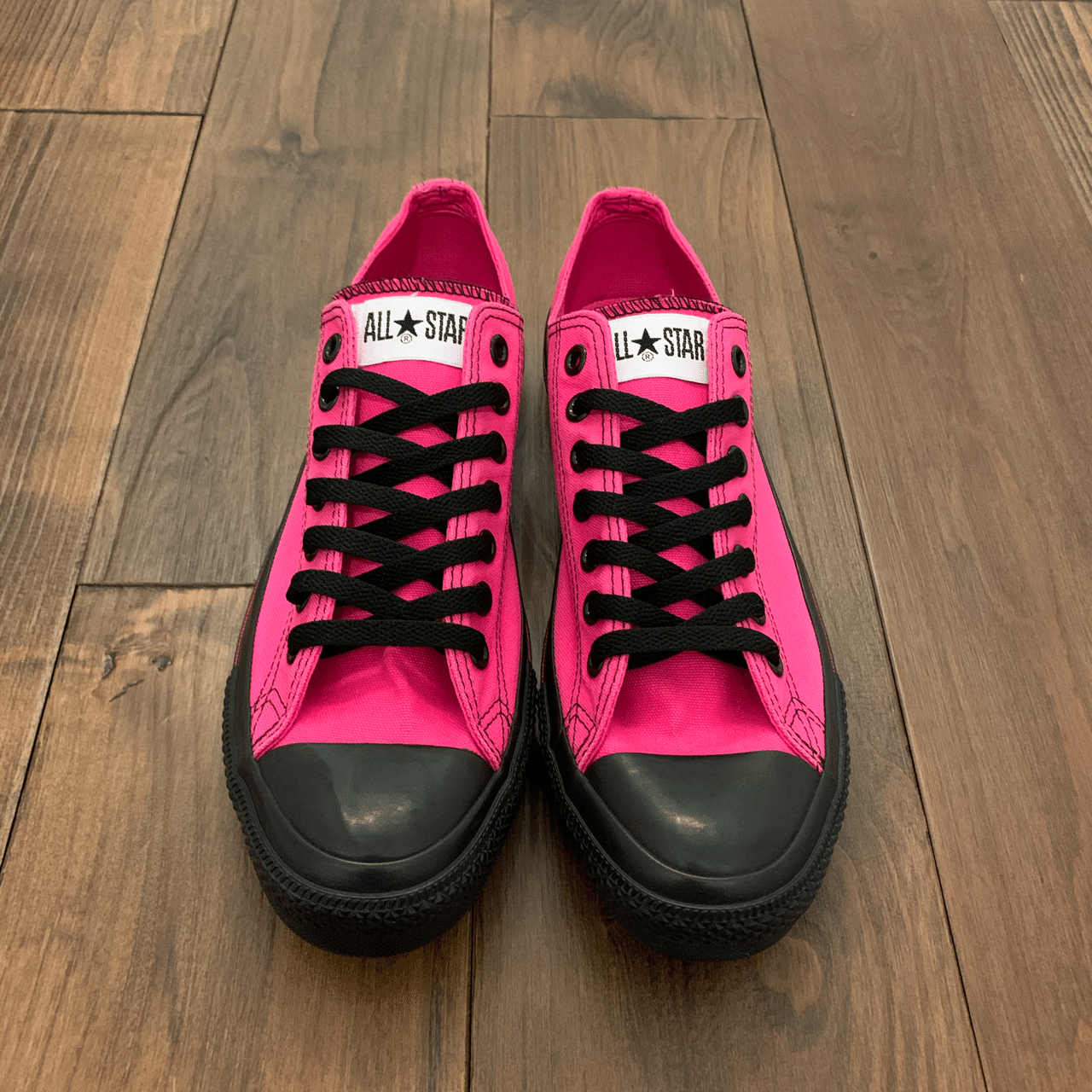 HOT PINK × BLACK LOW｜LOHAS