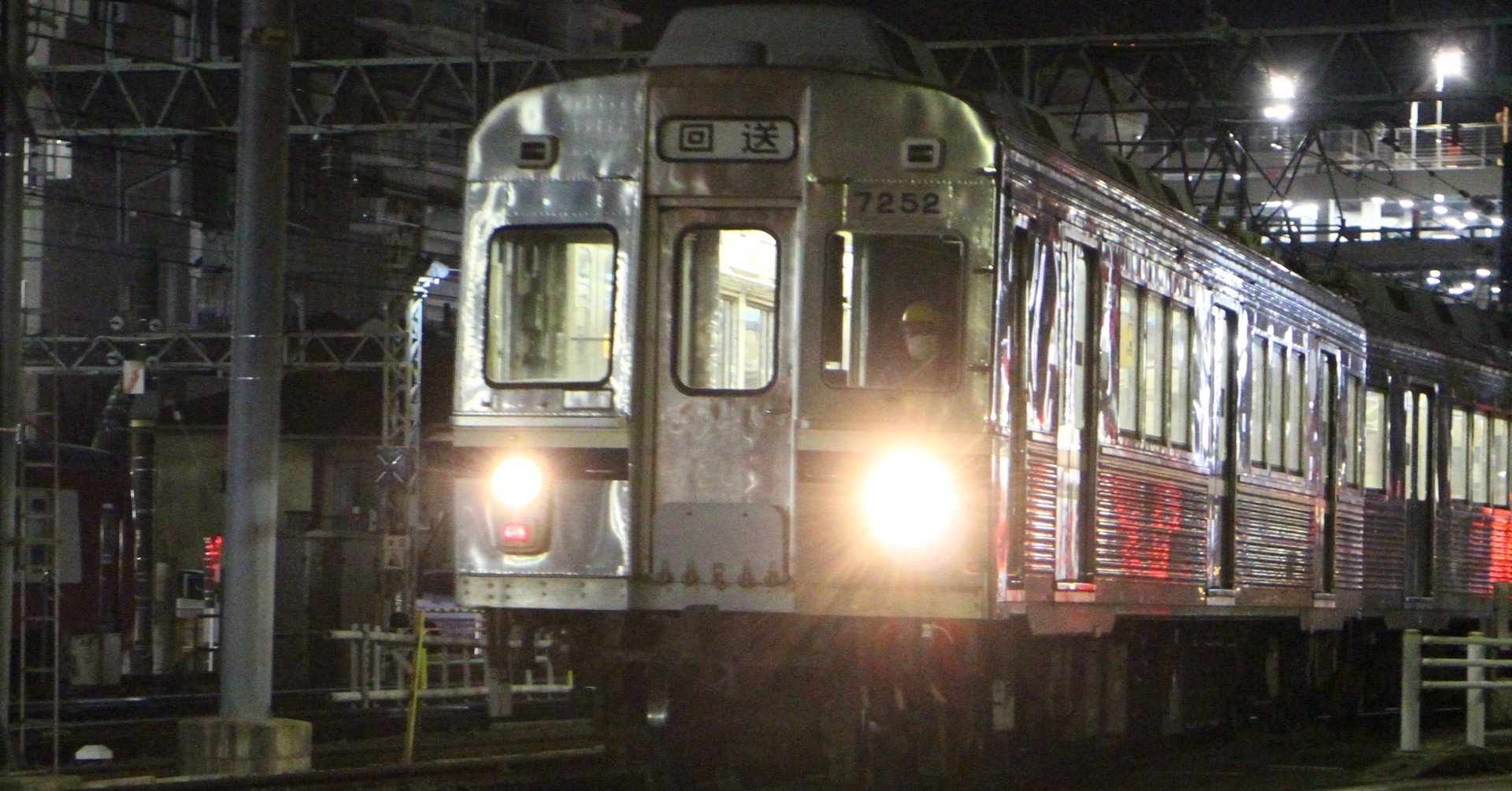 東急7200系の転属で、余剰車が無駄なく7600系に改造された理由 東急7200系の転属で、余剰車が無駄なく7600系に改造された理由
