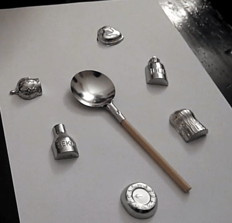 溶けた錫（すず）の形で占う「Molybdomancy」と、溶けた蝋で占う「Carromancy」を紹介します｜星降夜子