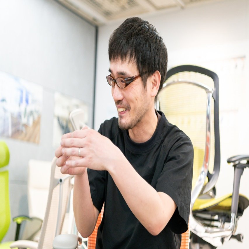 身体にフィットする人気チェア「Sylphy」の開発秘話に迫る。オカムラデザイナー・井澤晶一さんインタビュー｜Kagg note