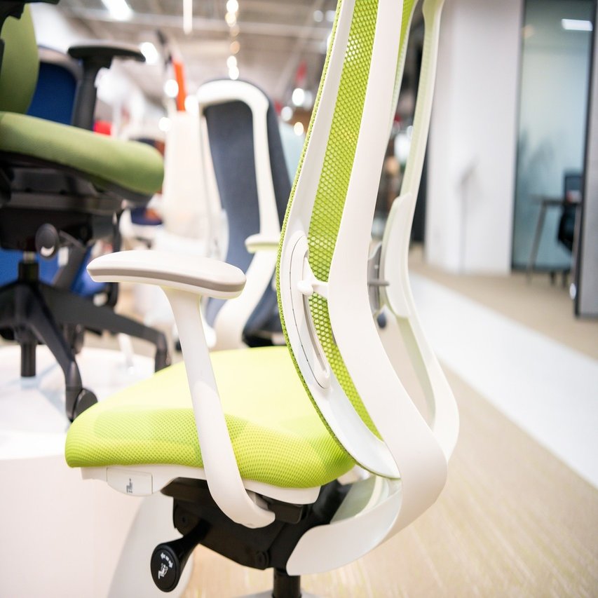 身体にフィットする人気チェア「Sylphy」の開発秘話に迫る。オカムラデザイナー・井澤晶一さんインタビュー｜Kagg note