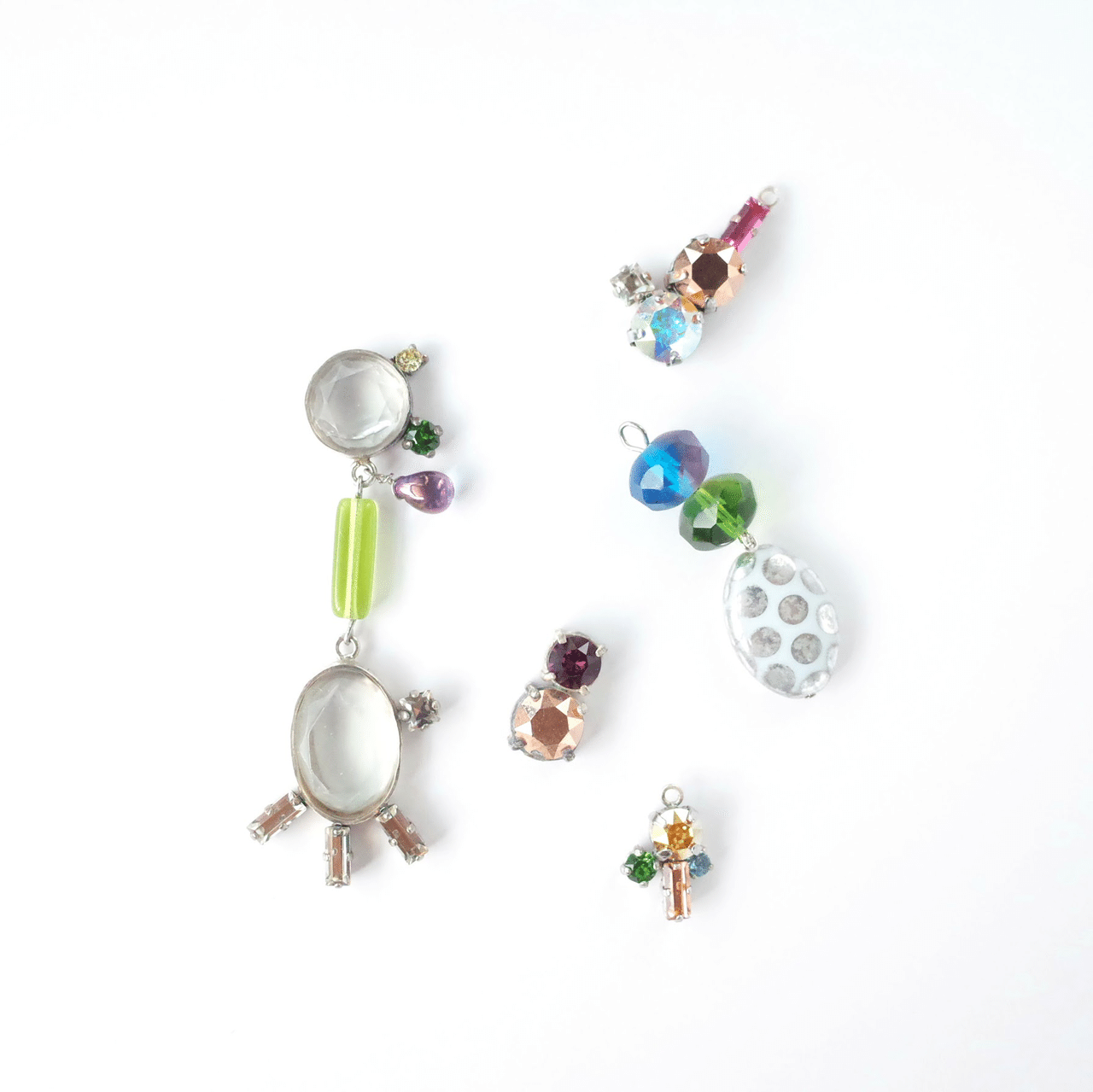 オリジナルアクセサリーのパーツ試作です。これらのパーツを組み合わせたりしながら、商品をつくっていきます。 ｜Farbe Mut / ジュエリー ...