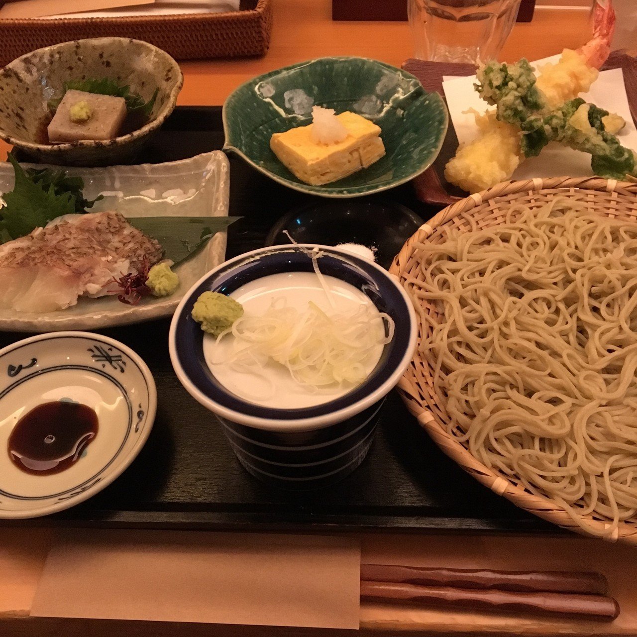 石月御膳。この日は暖かくて、ビルの中が暑かったので冷たいお蕎麦にしました。美味しかったー💕 #梅田 #石月 #グランフロント｜suna