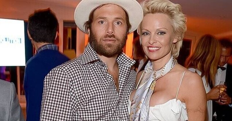 Pamela Anderson Marries Bodyguard Dan Hayhurst in Her 9th Wedding｜cohen