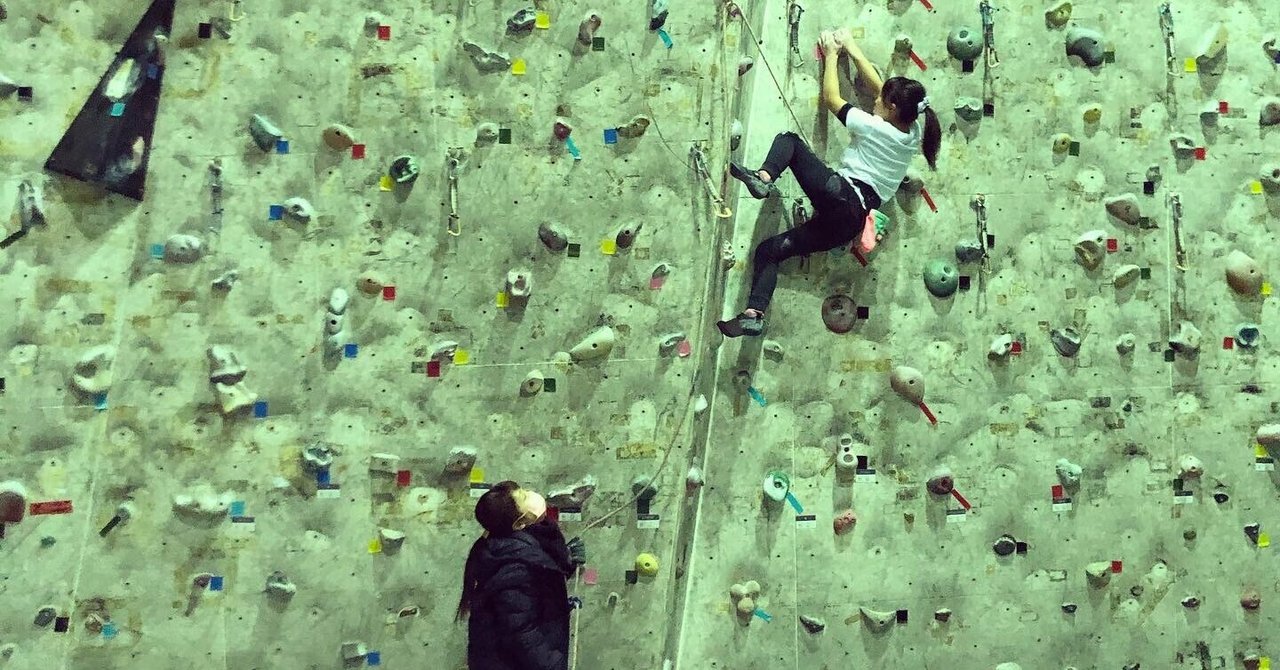 軸を意識した登りで安定のクライミングを手に入れよう｜Saku Rock Climbing School