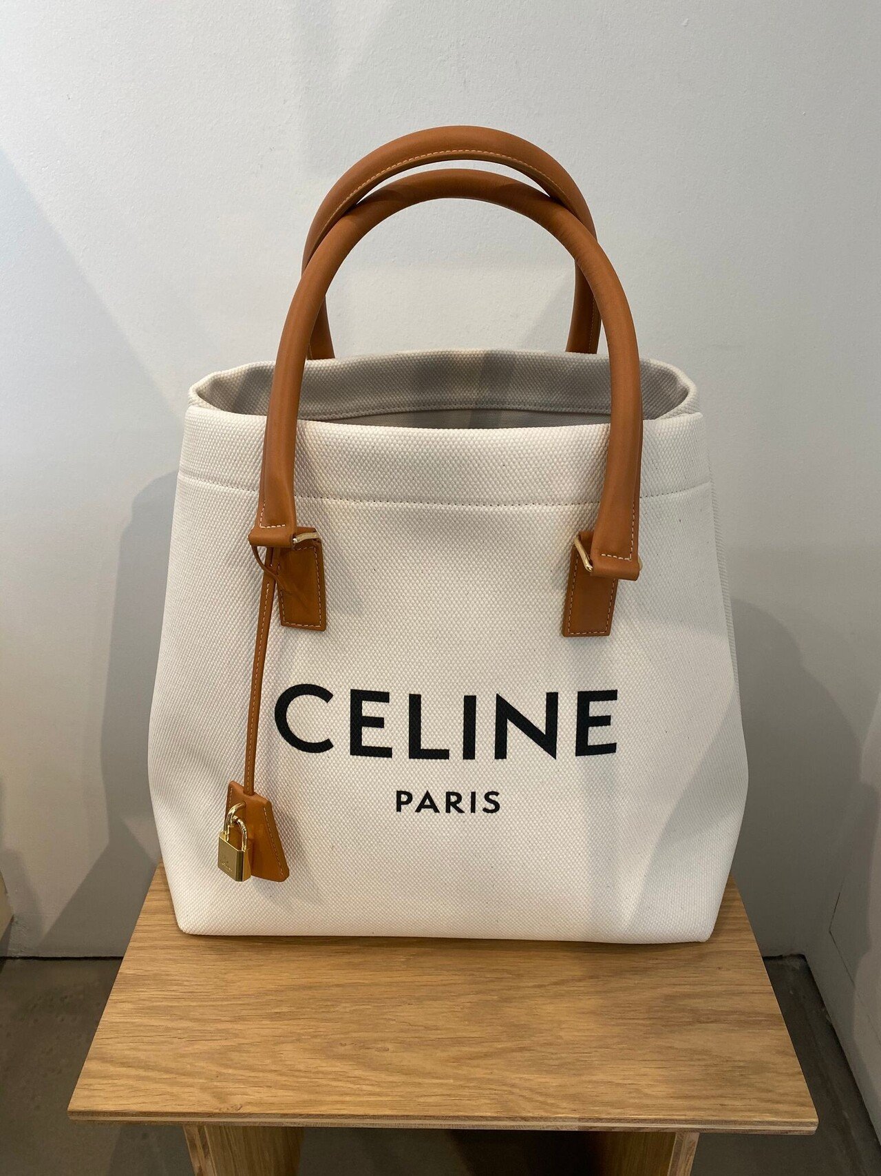 BUYMA無在庫販売 🎀ブランド辞典🎀 ブランド④ ～セリーヌ 一部の商品は VAT抜きで直送できる？！ https://amzn.to/3kYE6vx ↑小手先のノウハウ本とは一線を画す ...