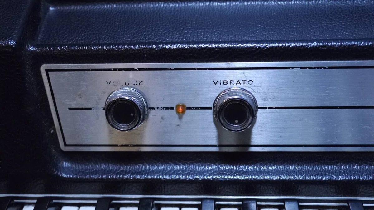 The Charm of the Enchanting 'Rolling Sound' Wurlitzer / Amp vs DI｜Ryo ...