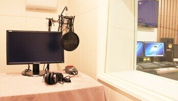 ナレーション収録スタジオ（レンタル）｜IMPLEO Inc.