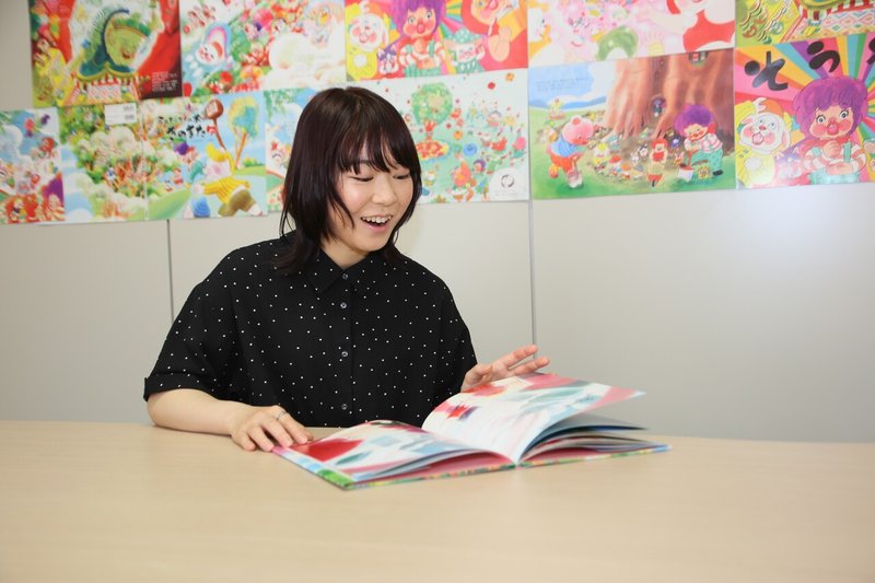 Nhk「シャキーン!」の初代mc・あやめちゃんが発見!――絵本『シャキーン!の木のきのまたゆ』の楽しい世界|本がひらく