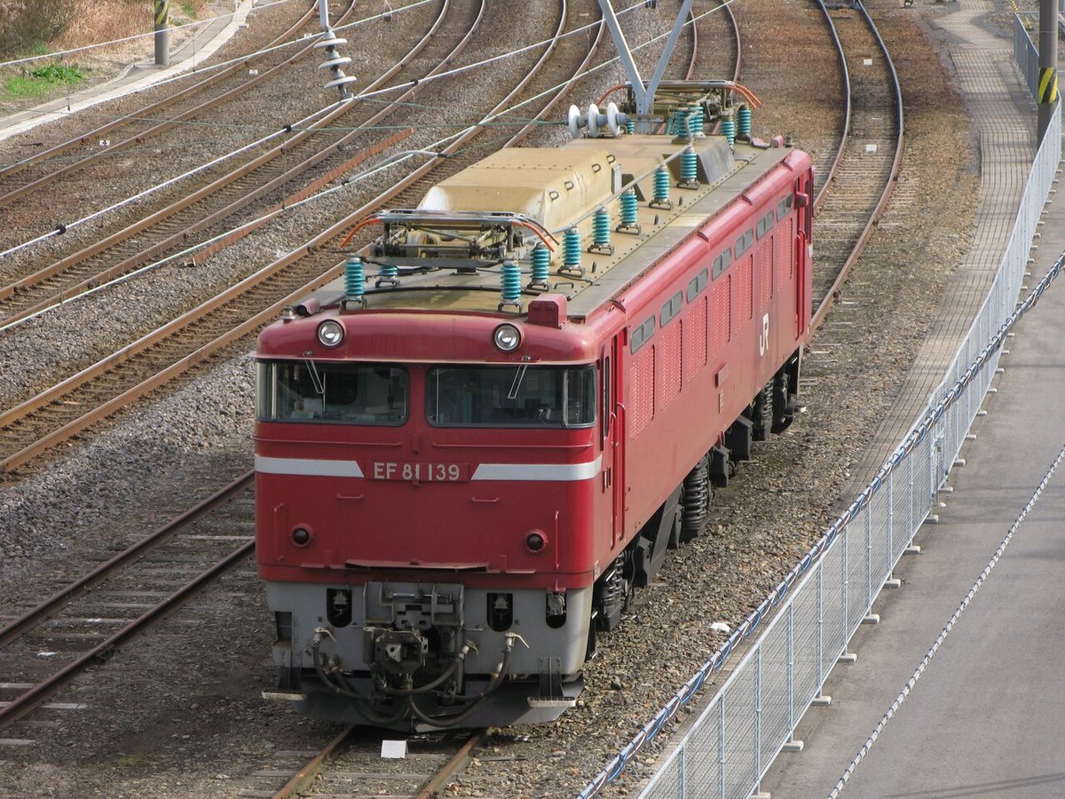 田端運輸区所属のEF81の「屋根」を見る｜暁
