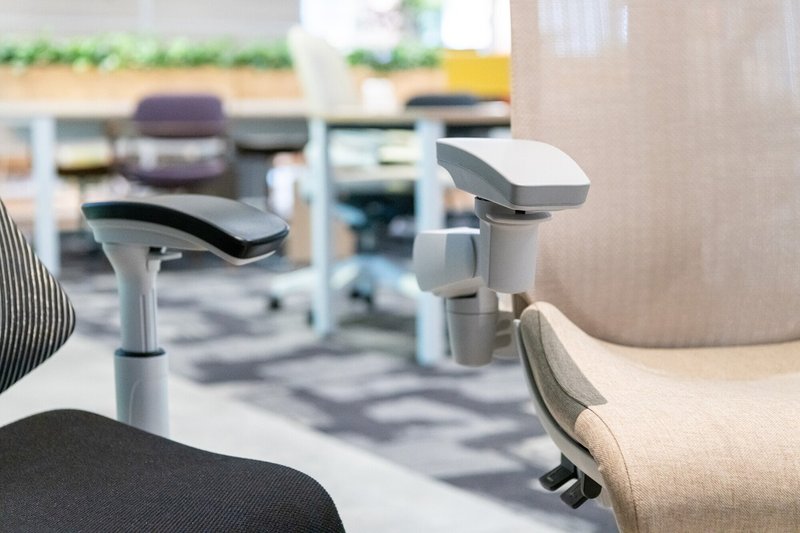 在宅ワーカーに人気の「アクトチェア」。No.1ヒット作を超えた、その魅力と開発秘話に迫る｜Kagg note