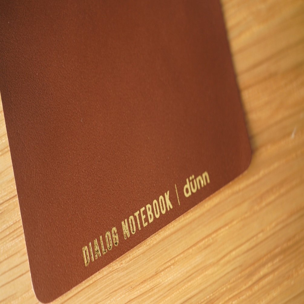 革の上で書く心地良さをいつでもどこでも「dünn DN本革下敷き」｜DIALOG NOTEBOOK｜ページ番号入りの小さな方眼ノート｜note