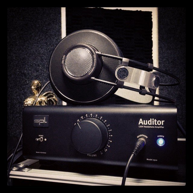 SPLのヘッドフォンアンプをテスト中。いつもはRME Fireface UFXのヘッドフォンアウトから聴いてるけど、やはり違うものですね。冷徹 ...