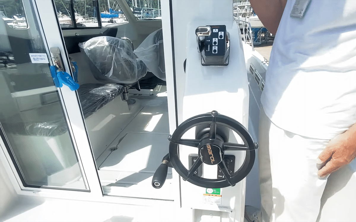 〈ヤンマーEX28C〉大きなバウデッキが魅力！クラス最大級のフィッシングスペースを備えた、釣り好きのためのボート｜bluecode株式会社