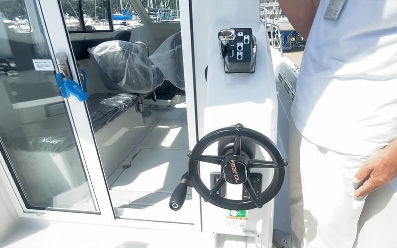 〈ヤンマーEX28C〉大きなバウデッキが魅力！クラス最大級のフィッシングスペースを備えた、釣り好きのためのボート｜bluecode株式会社