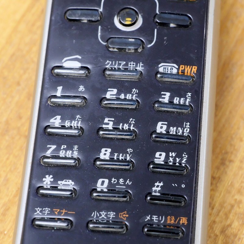 懐かしいオールド携帯電話の魅力！【vol.3】｜I'm a graphic designer