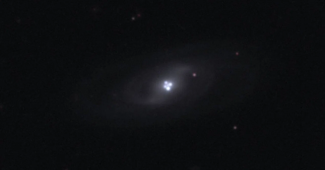 【Astronomy Picture of the Day】The Einstein Cross Gravitational Lens ...