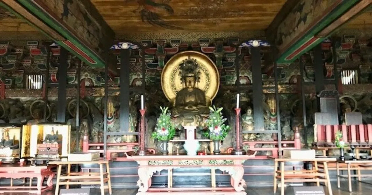 南禅寺三門の上層五鳳楼の内陣を堪能Enjoy the inner chancel of the upper Gohoro of Nanzen ...
